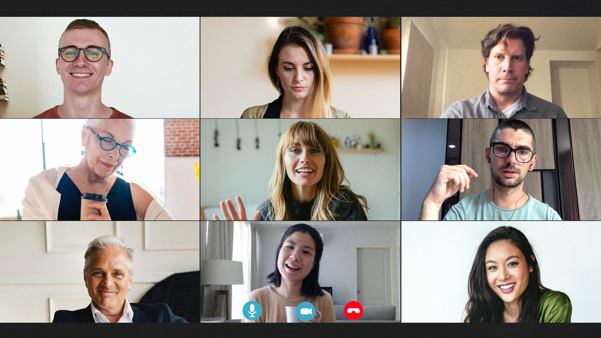 8 Powerful Team Building Tips in Online Corporate Training